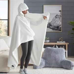 UGG | Bedding | Ugg Avery Hooded Throw Blanket Snow | Poshmark
